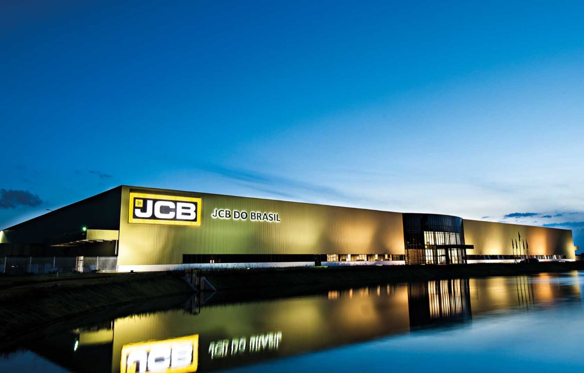 AutoData Editora - JCB produzirá novas máquinas no Brasil
