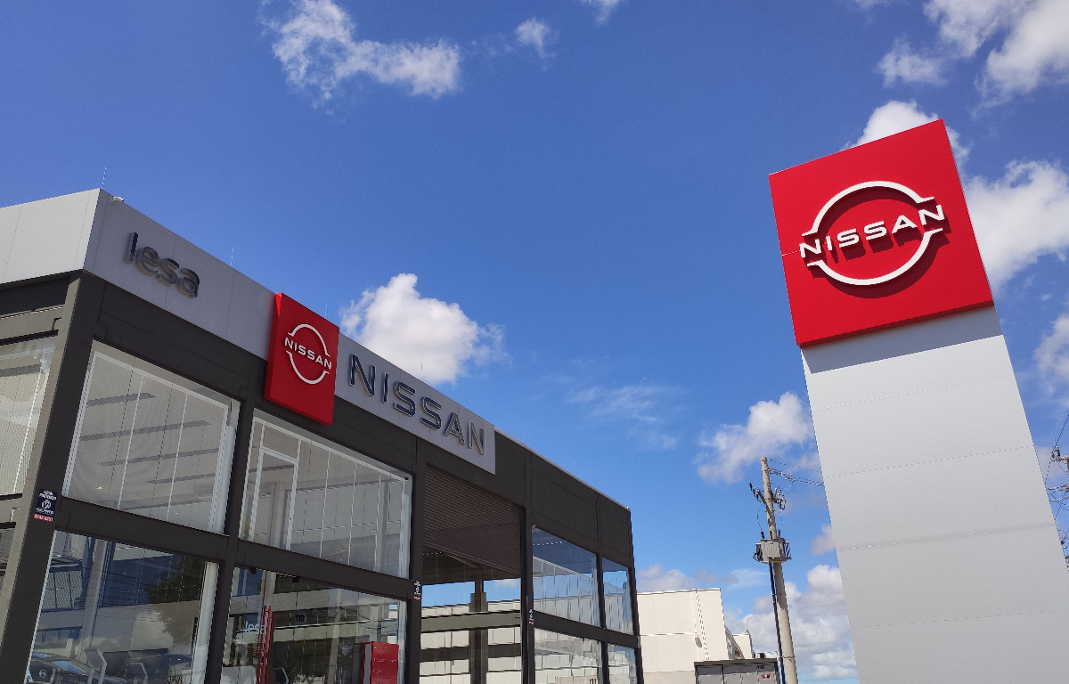AutoData Editora - Nissan inaugura nova identidade visual em concessionária